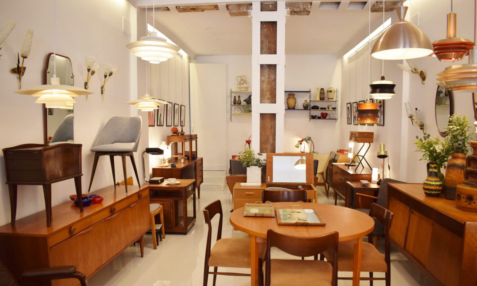 LA RECOVA – SIGLO XX – MIDCENTURY